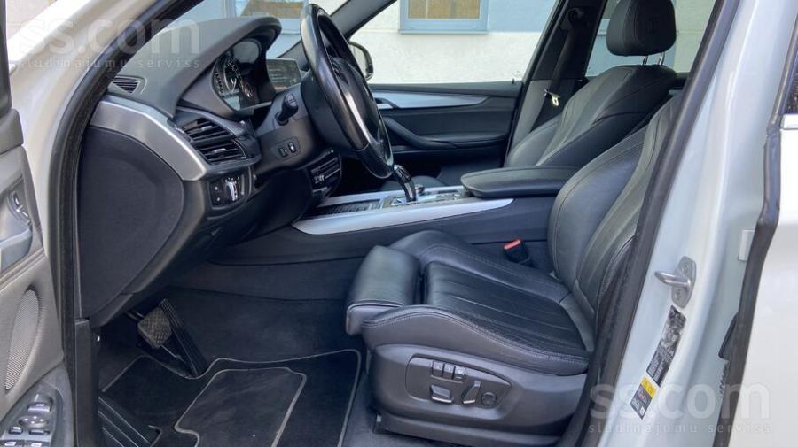 White BMW X5 2018 in Jelgava, with an engine capacity of 2.00 L and mileage of 179 thousand km for 20950 €, photo 16 on AUTOMOTO.COM.LV