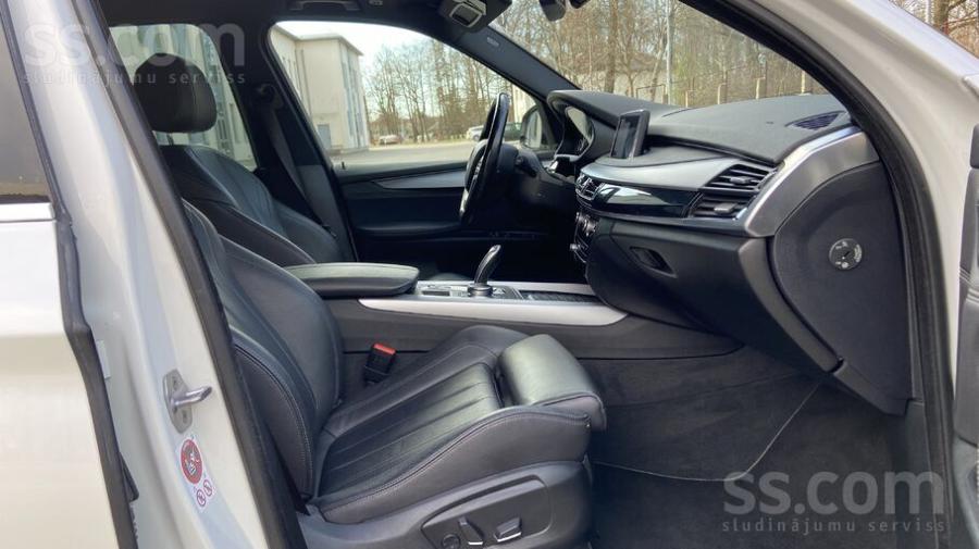 White BMW X5 2018 in Jelgava, with an engine capacity of 2.00 L and mileage of 179 thousand km for 20950 €, photo 17 on AUTOMOTO.COM.LV