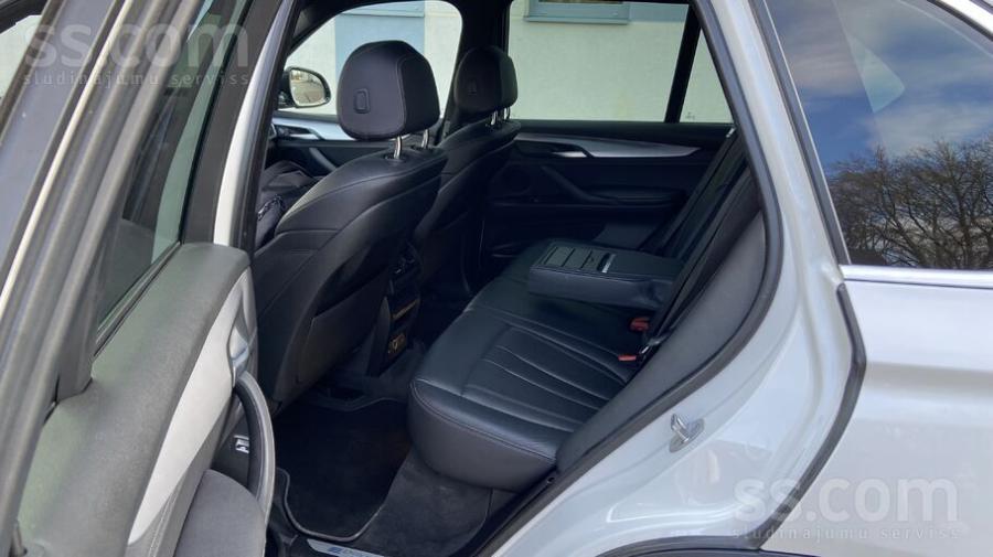 White BMW X5 2018 in Jelgava, with an engine capacity of 2.00 L and mileage of 179 thousand km for 20950 €, photo 23 on AUTOMOTO.COM.LV
