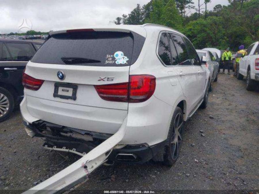 White BMW X5 2018 in Klaipeda, with an engine capacity of 0.00 L and mileage of 125 thousand km for 8200 €, photo 5 on AUTOMOTO.COM.LV