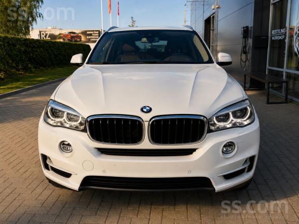 White BMW X5 2018 in Riga, with an engine capacity of 3.00 L and mileage of 132 thousand km for 24000 €, photo 2 on AUTOMOTO.COM.LV