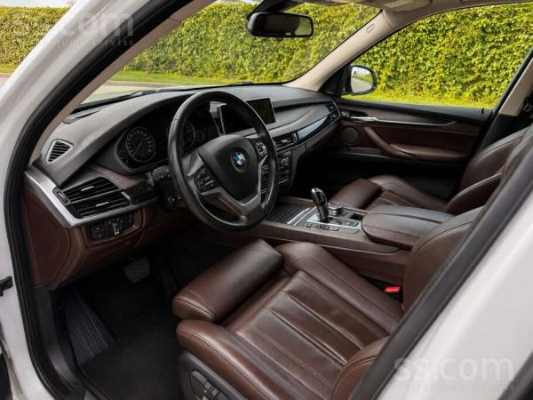 White BMW X5 2018 in Riga, with an engine capacity of 3.00 L and mileage of 132 thousand km for 24000 €, photo 7 on AUTOMOTO.COM.LV