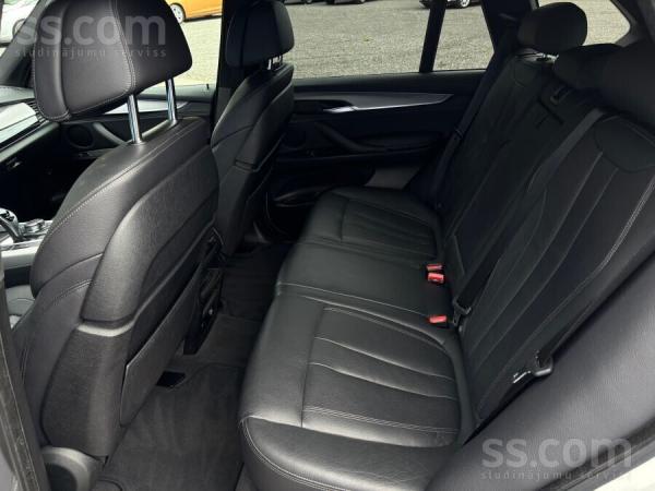 White BMW X5 2018 in Riga, with an engine capacity of 3.00 L and mileage of 184 thousand km for 24950 €, photo 10 on AUTOMOTO.COM.LV
