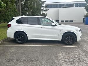 White BMW X5 2018 in Tallinn, with an engine capacity of 3.00 L and mileage of 145 thousand km for 29900 €, photo 7 on AUTOMOTO.COM.LV
