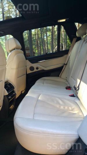 White BMW X5 2018 in Riga, with an engine capacity of 3.00 L and mileage of 202 thousand km for 24200 €, photo 9 on AUTOMOTO.COM.LV