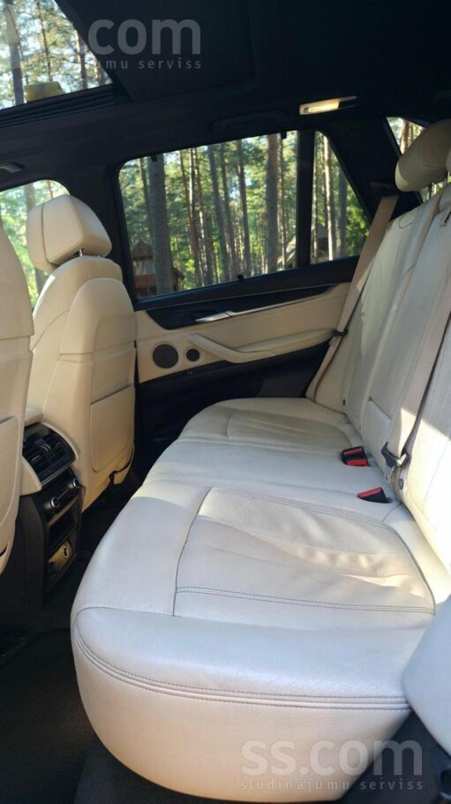 White BMW X5 2018 in Riga, with an engine capacity of 3.00 L and mileage of 202 thousand km for 24200 €, photo 9 on AUTOMOTO.COM.LV