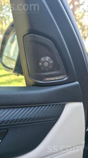 White BMW X5 2018 in Riga, with an engine capacity of 3.00 L and mileage of 202 thousand km for 24200 €, photo 10 on AUTOMOTO.COM.LV