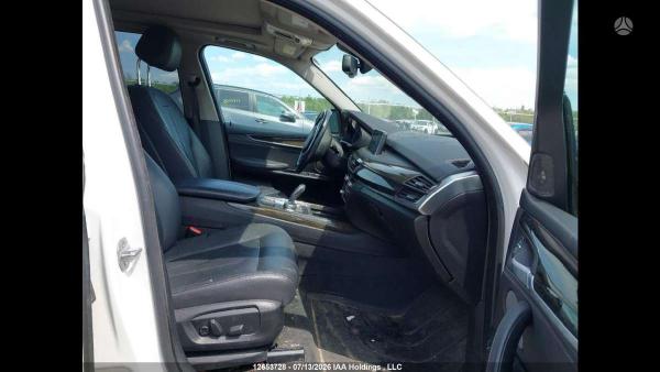 BMW X5 2018 in Klaipeda on AUTOMOTO.COM.LV White BMW X5 2018 in Klaipeda, with an engine capacity of 3.00 L and mileage of 149 thousand km for 14100 €, photo 6 on AUTOMOTO.COM.LV