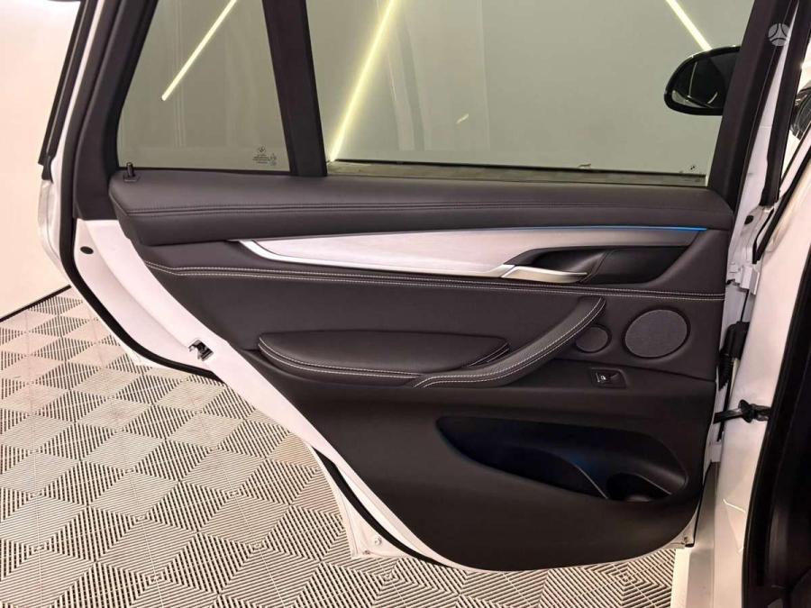 Balts BMW X5 2018 Marijampole, ar dzinēja tilpumu 2.99 L un nobraukumu 190 tūkst. km par 25999 €, foto 26 vietnē AUTOMOTO.COM.LV
