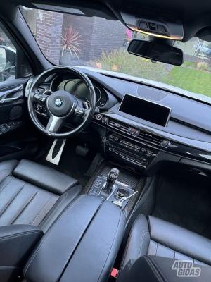White BMW X5 2018 in Alytus, with an engine capacity of 3.00 L and mileage of 119 thousand km for 18700 €, photo 11 on AUTOMOTO.COM.LV