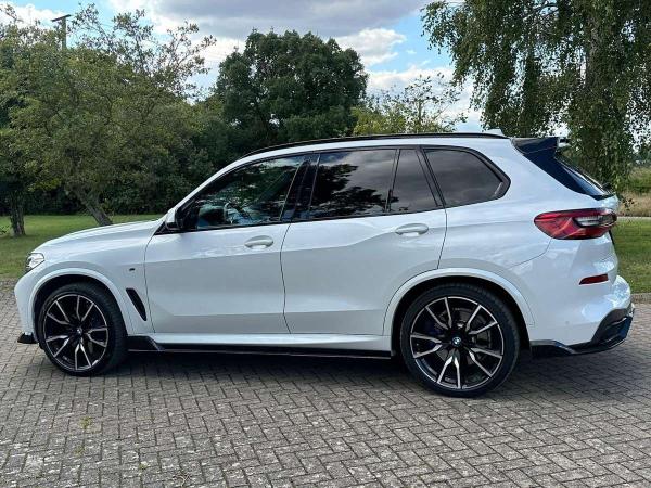 White BMW X5 2019 in Marijampole, with an engine capacity of 2.99 L and mileage of 15 thousand km for 43000 €, photo 11 on AUTOMOTO.COM.LV