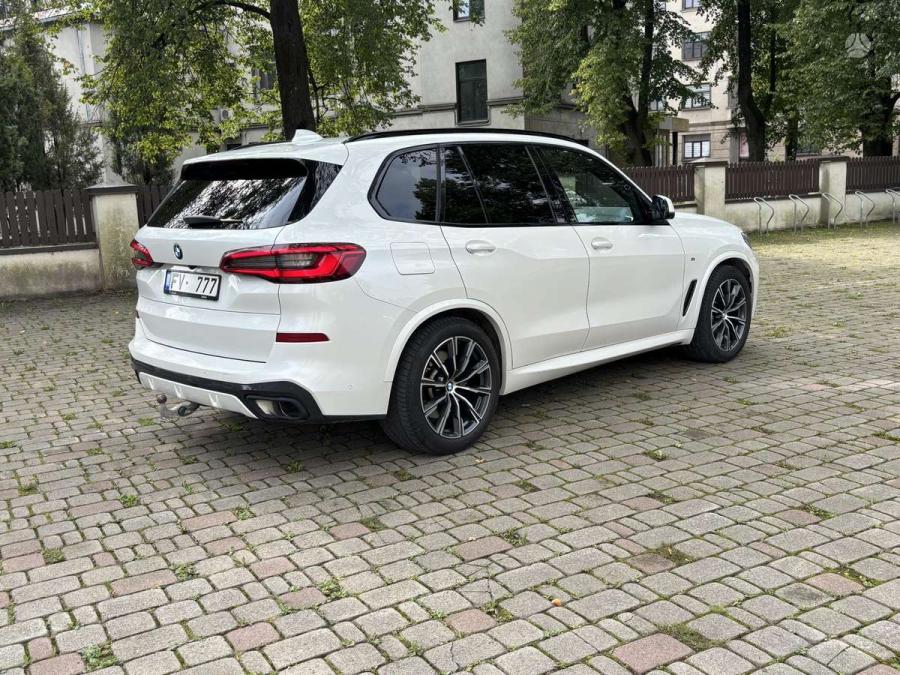 Balts BMW X5 2019 Jelgava, ar dzinēja tilpumu 2.99 L un nobraukumu 98 tūkst. km par 43500 €, foto 3 vietnē AUTOMOTO.COM.LV