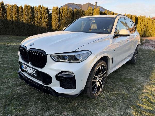 Balts BMW X5 2019 Alīta, ar dzinēja tilpumu 3.00 L un nobraukumu 94 tūkst. km par 44500 €, foto 1 vietnē AUTOMOTO.COM.LV