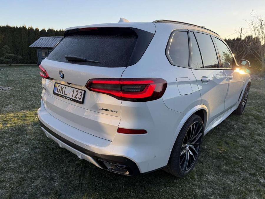 White BMW X5 2019 in Alytus, with an engine capacity of 3.00 L and mileage of 94 thousand km for 44500 €, photo 4 on AUTOMOTO.COM.LV