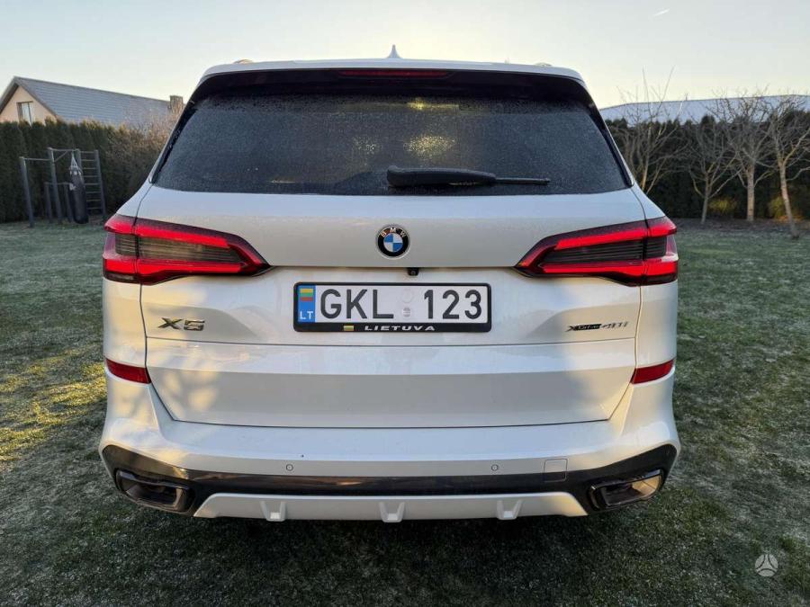 White BMW X5 2019 in Alytus, with an engine capacity of 3.00 L and mileage of 94 thousand km for 44500 €, photo 5 on AUTOMOTO.COM.LV