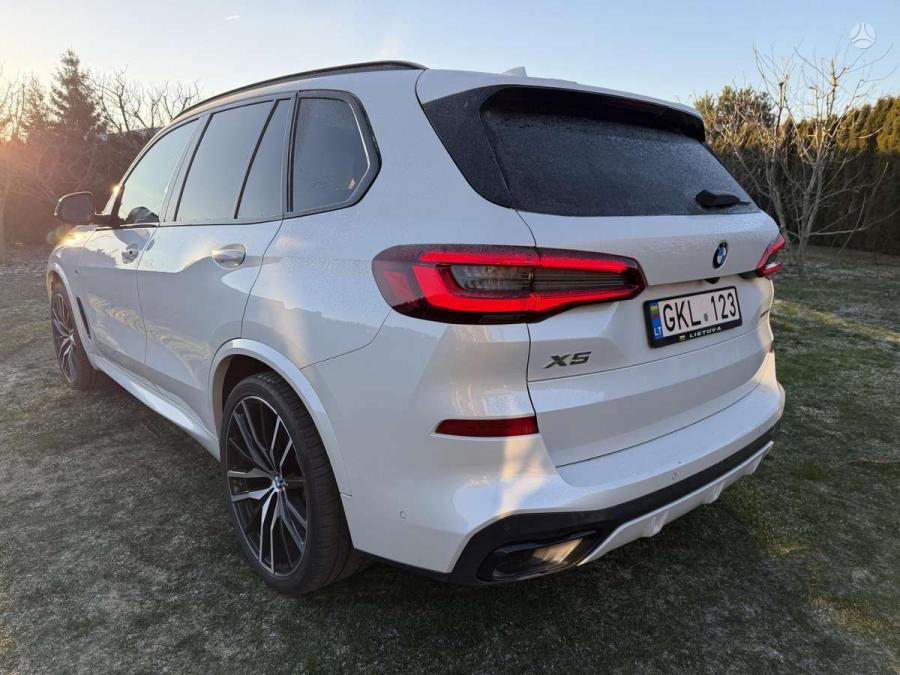 White BMW X5 2019 in Alytus, with an engine capacity of 3.00 L and mileage of 94 thousand km for 44500 €, photo 6 on AUTOMOTO.COM.LV