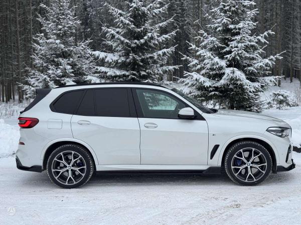 White BMW X5 2019 in Siauliai, with an engine capacity of 3.00 L and mileage of 160 thousand km for 45500 €, photo 7 on AUTOMOTO.COM.LV