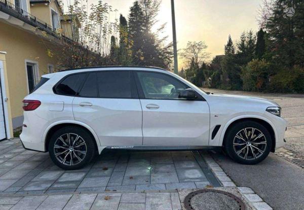 White BMW X5 2019 in Kaunas, with an engine capacity of 2.99 L and mileage of 250 thousand km for 33700 €, photo 4 on AUTOMOTO.COM.LV