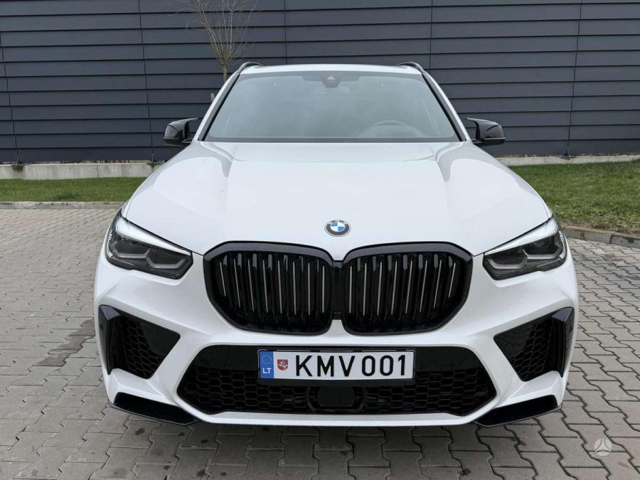 White BMW X5 2019 in Vilnius, with an engine capacity of 3.00 L and mileage of 42 thousand km for 43000 €, photo 3 on AUTOMOTO.COM.LV