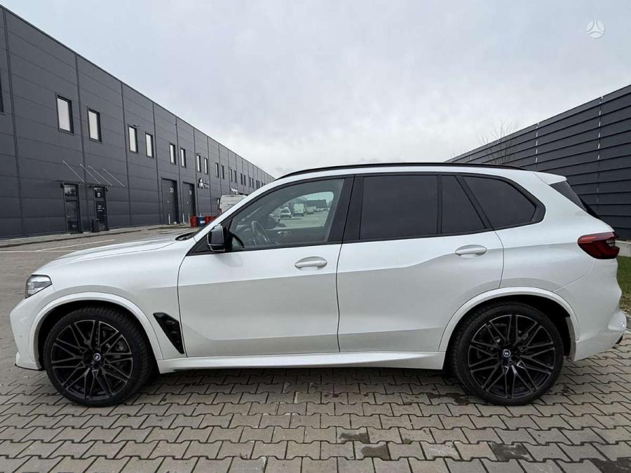 White BMW X5 2019 in Vilnius, with an engine capacity of 3.00 L and mileage of 42 thousand km for 43000 €, photo 5 on AUTOMOTO.COM.LV