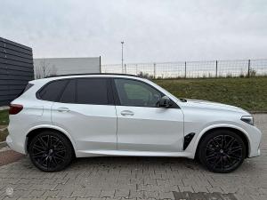 White BMW X5 2019 in Vilnius, with an engine capacity of 3.00 L and mileage of 42 thousand km for 43000 €, photo 6 on AUTOMOTO.COM.LV