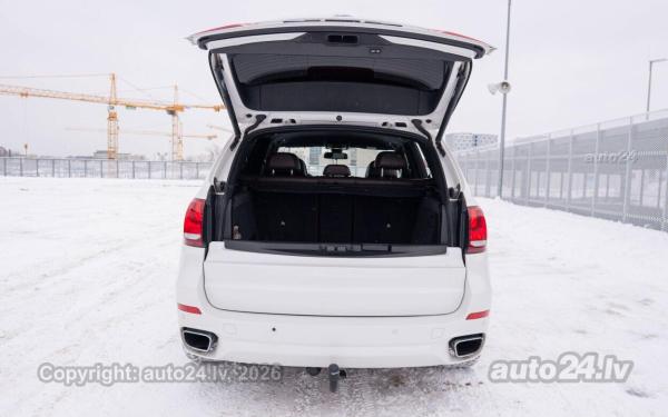 White BMW X5 2019 in Tallinn, with an engine capacity of 3.00 L and mileage of 208 thousand km for 30900 €, photo 4 on AUTOMOTO.COM.LV