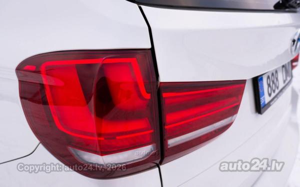 White BMW X5 2019 in Tallinn, with an engine capacity of 3.00 L and mileage of 208 thousand km for 30900 €, photo 5 on AUTOMOTO.COM.LV