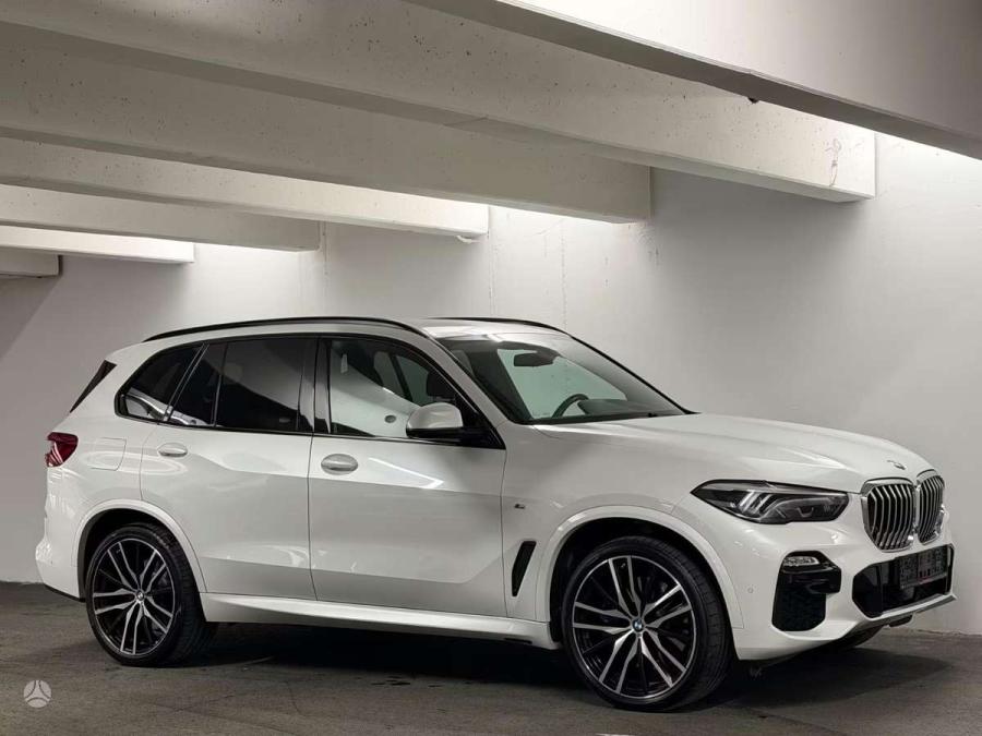 White BMW X5 2019 in Kaunas, with an engine capacity of 2.99 L and mileage of 179 thousand km for 40900 €, photo 6 on AUTOMOTO.COM.LV