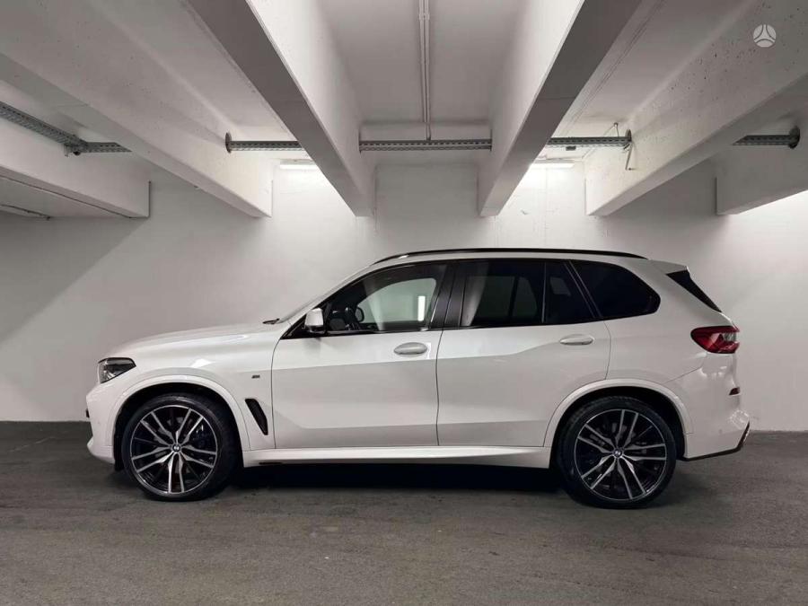 White BMW X5 2019 in Kaunas, with an engine capacity of 2.99 L and mileage of 179 thousand km for 40900 €, photo 7 on AUTOMOTO.COM.LV