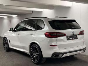 White BMW X5 2019 in Kaunas, with an engine capacity of 2.99 L and mileage of 179 thousand km for 40900 €, photo 8 on AUTOMOTO.COM.LV