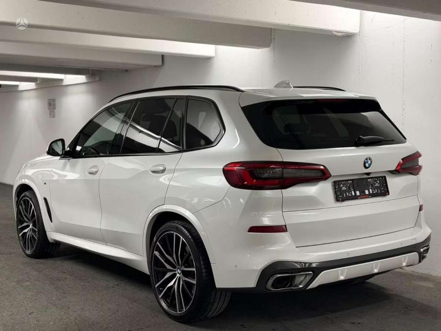 White BMW X5 2019 in Kaunas, with an engine capacity of 2.99 L and mileage of 179 thousand km for 40900 €, photo 8 on AUTOMOTO.COM.LV