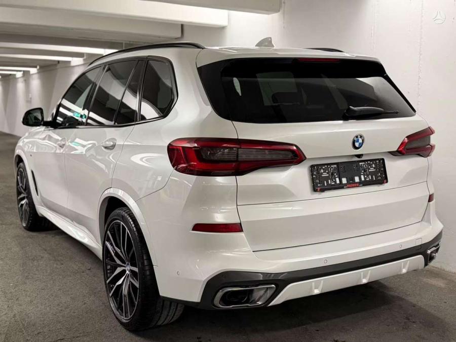White BMW X5 2019 in Kaunas, with an engine capacity of 2.99 L and mileage of 179 thousand km for 40900 €, photo 9 on AUTOMOTO.COM.LV