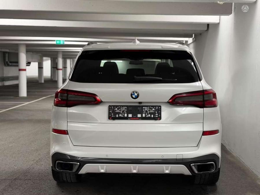 White BMW X5 2019 in Kaunas, with an engine capacity of 2.99 L and mileage of 179 thousand km for 40900 €, photo 10 on AUTOMOTO.COM.LV