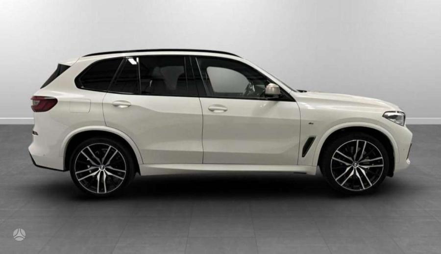 White BMW X5 2019 in Anyksciai, with an engine capacity of 2.99 L and mileage of 167 thousand km for 41950 €, photo 5 on AUTOMOTO.COM.LV