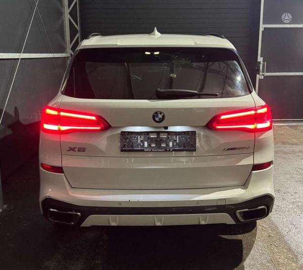 White BMW X5 2019 in Vievis, with an engine capacity of 2.99 L and mileage of 270 thousand km for 23500 €, photo 5 on AUTOMOTO.COM.LV