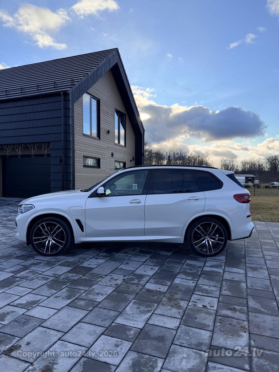 White BMW X5 2019 in Tallinn, with an engine capacity of 3.00 L and mileage of 196 thousand km for 41500 €, photo 3 on AUTOMOTO.COM.LV