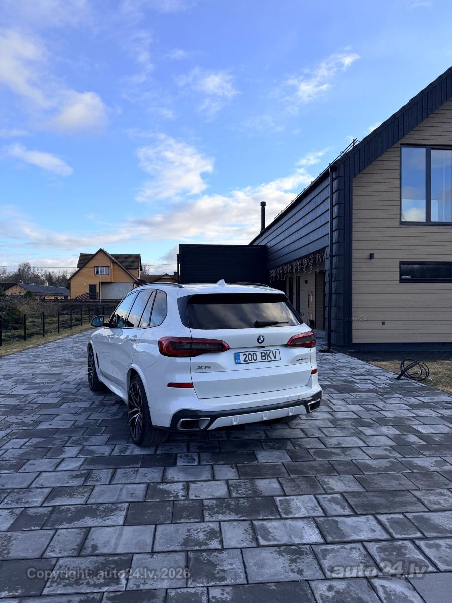 White BMW X5 2019 in Tallinn, with an engine capacity of 3.00 L and mileage of 196 thousand km for 41500 €, photo 4 on AUTOMOTO.COM.LV