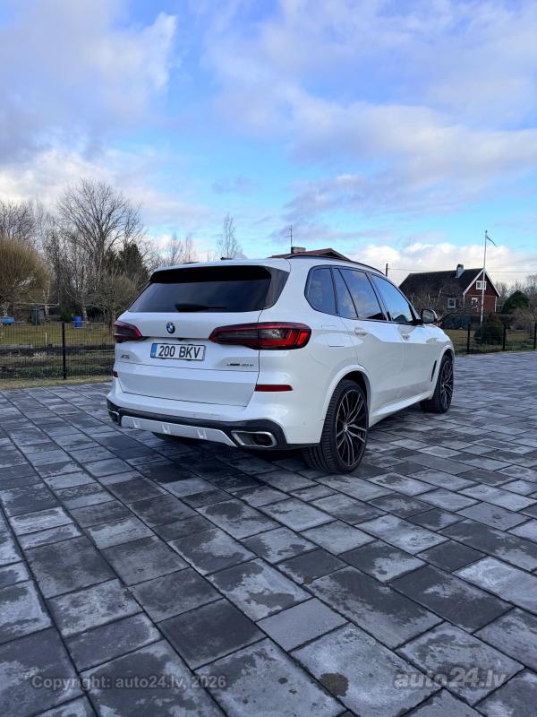 White BMW X5 2019 in Tallinn, with an engine capacity of 3.00 L and mileage of 196 thousand km for 41500 €, photo 4 on AUTOMOTO.COM.LV