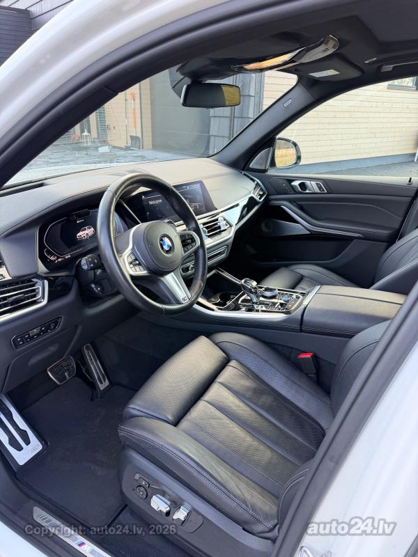 White BMW X5 2019 in Tallinn, with an engine capacity of 3.00 L and mileage of 196 thousand km for 41500 €, photo 7 on AUTOMOTO.COM.LV