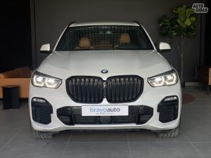 White BMW X5 2019 in Klaipeda, with an engine capacity of 3.00 L and mileage of 94 thousand km for 46491 €, photo 3 on AUTOMOTO.COM.LV
