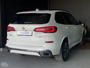 White BMW X5 2019 in Klaipeda, with an engine capacity of 3.00 L and mileage of 94 thousand km for 46491 €, photo 5 on AUTOMOTO.COM.LV