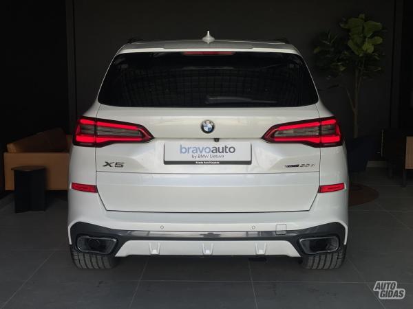 White BMW X5 2019 in Klaipeda, with an engine capacity of 3.00 L and mileage of 94 thousand km for 46491 €, photo 5 on AUTOMOTO.COM.LV