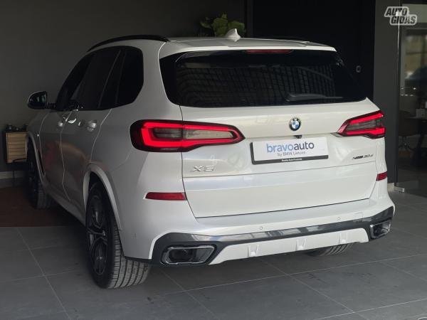 White BMW X5 2019 in Klaipeda, with an engine capacity of 3.00 L and mileage of 94 thousand km for 46491 €, photo 6 on AUTOMOTO.COM.LV
