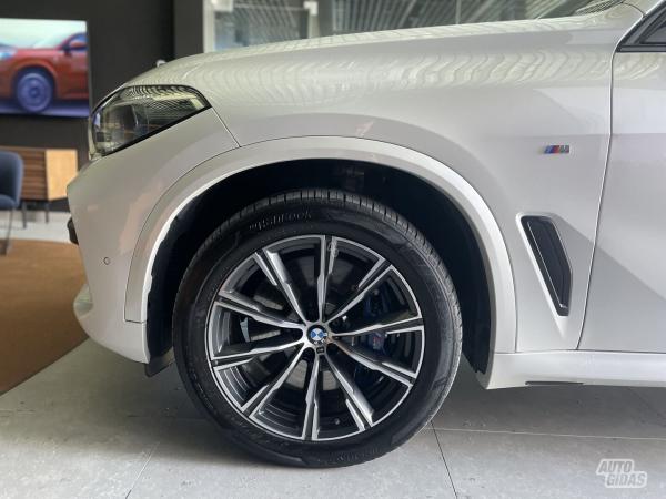White BMW X5 2019 in Klaipeda, with an engine capacity of 3.00 L and mileage of 94 thousand km for 46491 €, photo 7 on AUTOMOTO.COM.LV