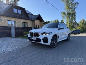 Balts BMW X5 2019 Rīga, ar dzinēja tilpumu 3.00 L un nobraukumu 143 tūkst. km par 47000 €, foto  vietnē AUTOMOTO.COM.LV