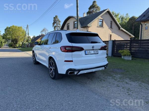 White BMW X5 2019 in Riga, with an engine capacity of 3.00 L and mileage of 143 thousand km for 47000 €, photo 2 on AUTOMOTO.COM.LV