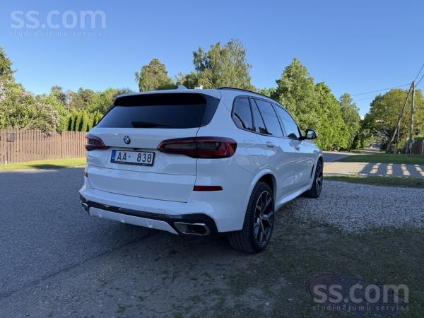 White BMW X5 2019 in Riga, with an engine capacity of 3.00 L and mileage of 143 thousand km for 47000 €, photo 3 on AUTOMOTO.COM.LV