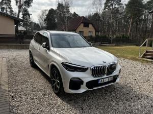 White BMW X5 2019 in Riga, with an engine capacity of 3.00 L and mileage of 143 thousand km for 47000 €, photo 5 on AUTOMOTO.COM.LV