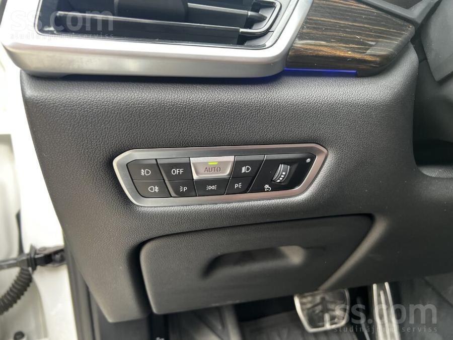 White BMW X5 2019 in Riga, with an engine capacity of 3.00 L and mileage of 143 thousand km for 47000 €, photo 7 on AUTOMOTO.COM.LV