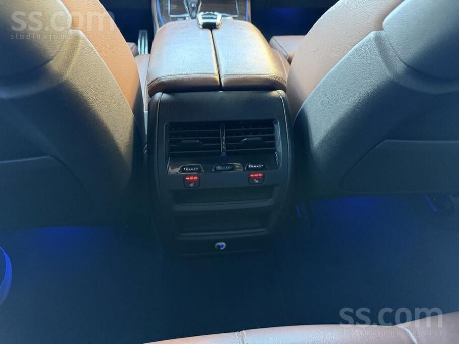 White BMW X5 2019 in Riga, with an engine capacity of 3.00 L and mileage of 143 thousand km for 47000 €, photo 12 on AUTOMOTO.COM.LV